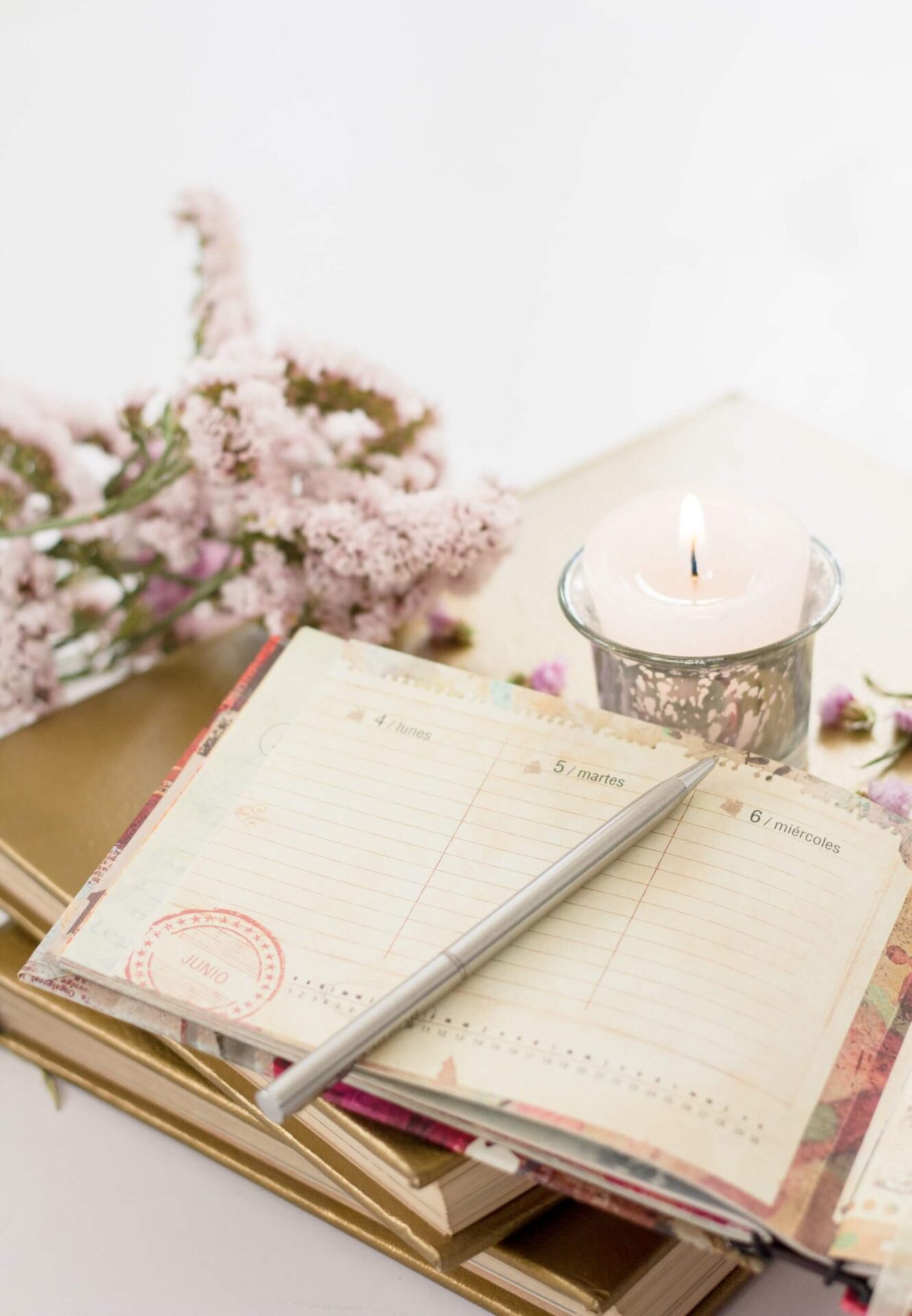 81 Journaling Prompts For Beginners - Simple Ideas for Daily Use